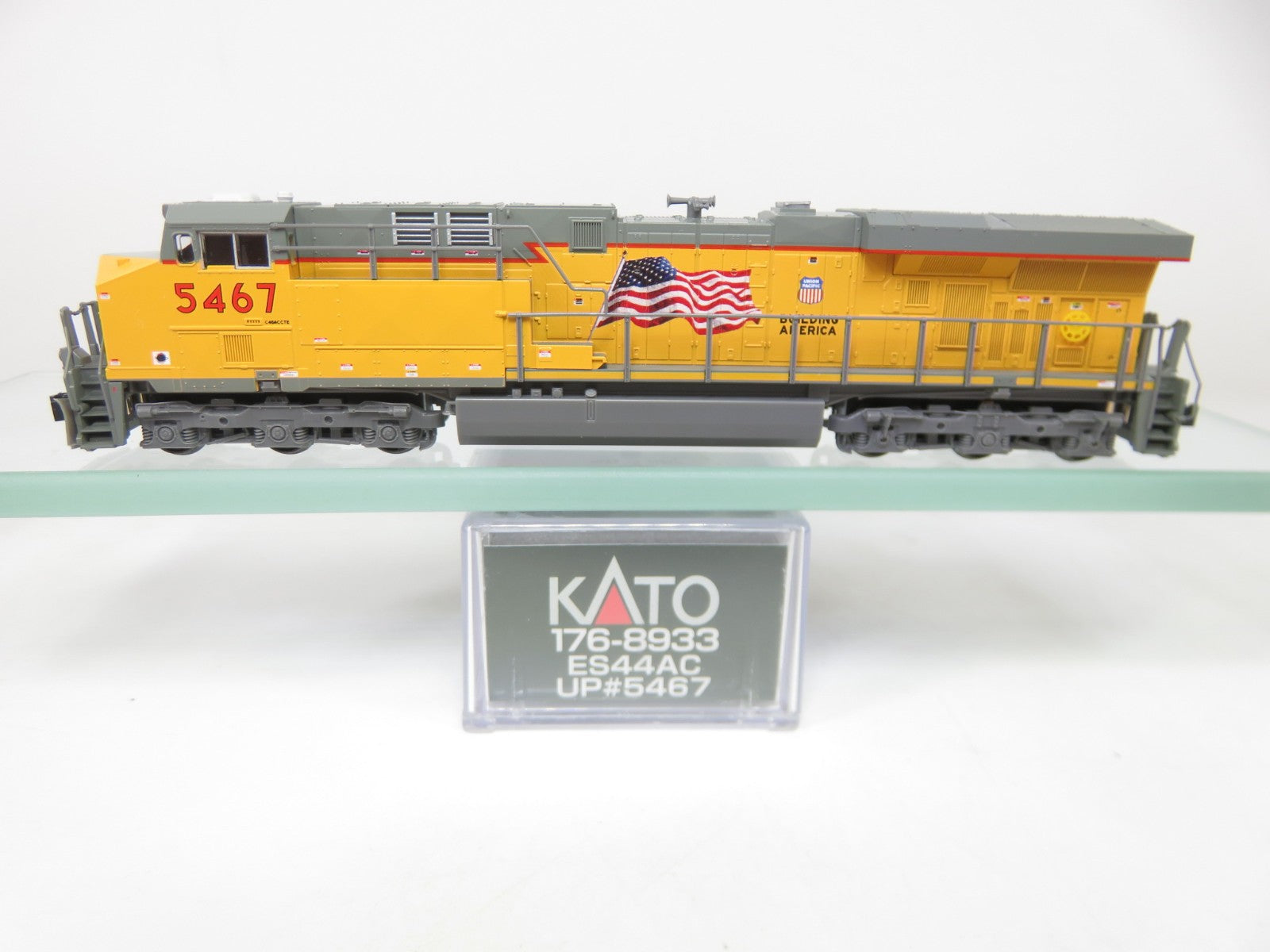 Kato 176-8933 N Scale UP Union Pacific GE ES44AC Diesel Locomotive Roa – Nightwatch Trains